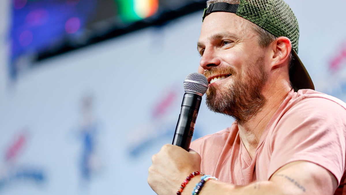 Stephen Amell Could Make a Return As Green Arrow - TV Squad